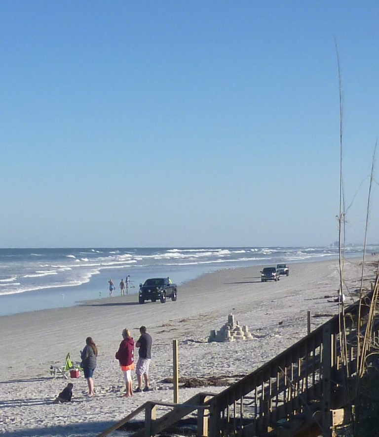Rouler en voiture sur la plage